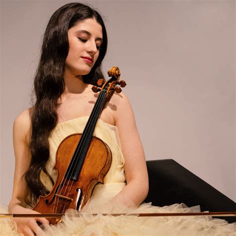María Dueñas Overview Deutsche Grammophon