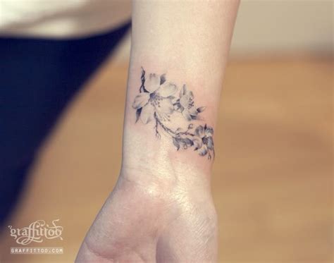 Graffittoo Tattoo Studio Tattoos For Women Flowers Foot Tattoos Tattoos For Women