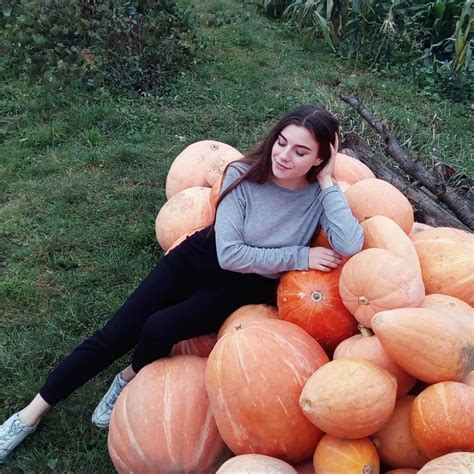 Луцька журналістка показала свої гарбузи ФОТО