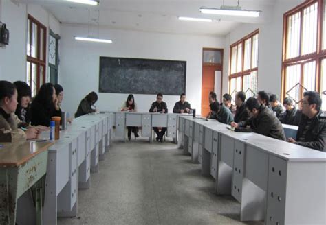 我系组织教职工学习十八大精神 人工智能与大数据学院