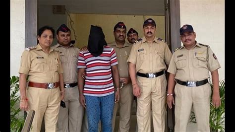 Year Old Man Arrested For Molesting Year Old Girl On Thane Skywalk Mumbai News