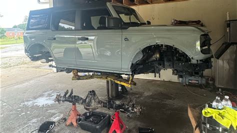 Sema Bronco Teardown Axle Removal And Teardown Youtube
