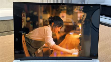 實試ASUS Zenbook S UX 輕巧高效能Intel Core Ultra V AI引擎大反擊 ezone