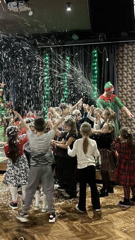 Машина за сняг с аниматор Детски партита Клоуни Варна Търсите начин да създадете вълш