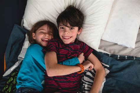 Brother Sister Images Parcourir 2 572 Le Catalogue De Photos Vecteurs Et Vidéos Adobe Stock