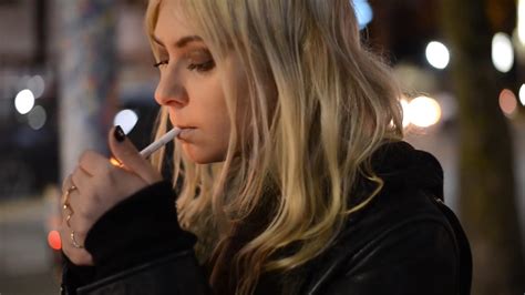 Taylor Momsen R Smokingladycelebs Taylor Momsen R Smokingladycelebs