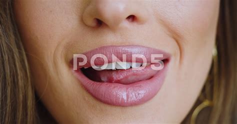 Candy Lips Kissing