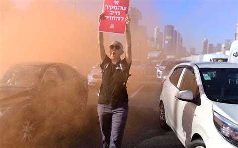 Protesters Briefly Block Tel Aviv Highway To Demand Deal Freeing