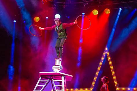 Few Tricks Or Treats A Review Of A Magical Cirque Christmas At
