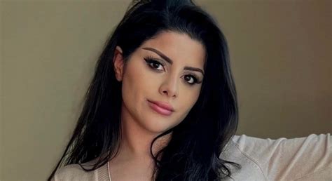 A Lawyer Who Quit To Become An Onlyfans Performer Says She Now Makes