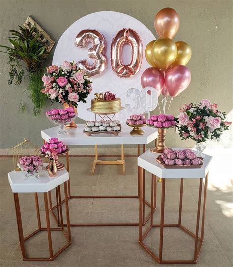Decoração De Festa De Aniversário Em Tons De Rose Gold E Dourado