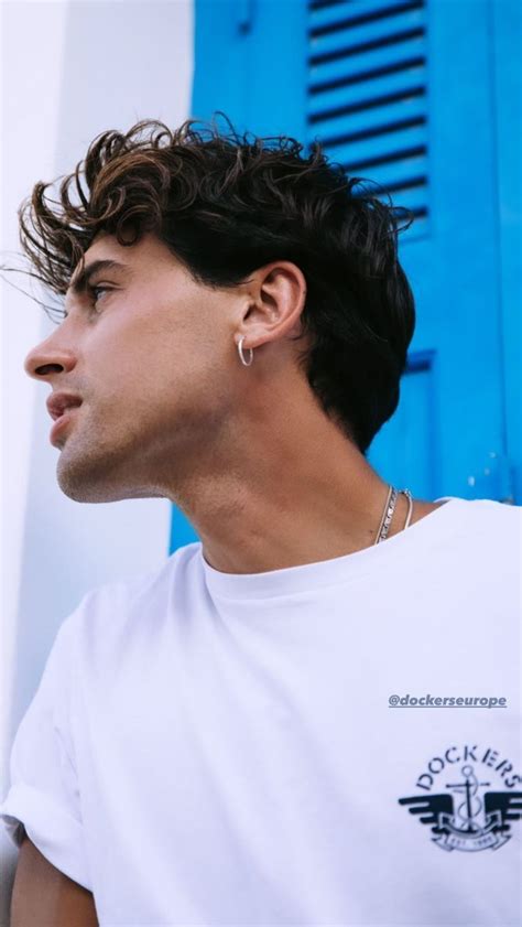 Pin De Robin Williams En Daniel Illescas Peinados Ondulados Hombres Tatuados Poses Para Fotos