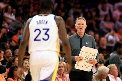 Stephen Curry, Warriors leave Suns on brink of elimination | Reuters