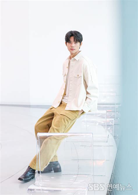 E포토 문상민 슈룹 통해 주목받는 신인으로 급부상 E포토 문상민 슈룹 통해 주목받는 신인으로 급부상