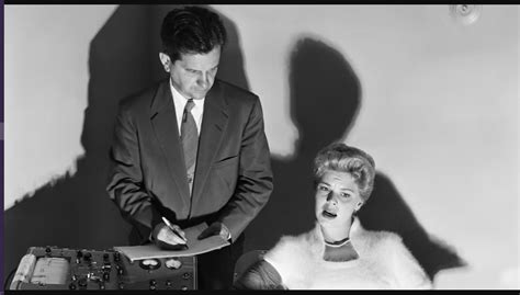 Dag Lie Detector Quantum Bayesian Networks