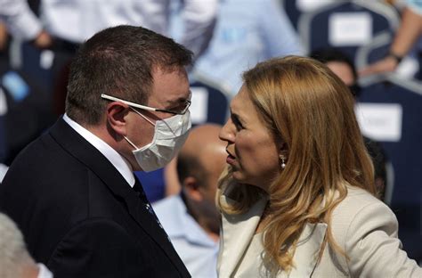 Вицепремиерът и министър на туризма Марияна Николова и министърът на здравеопазването проф д р