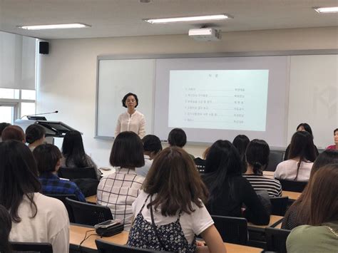 국제대학교 유아교육과 오늘은 12학년이 한자리에 모여서 보육실습 평가회를 하였습니다