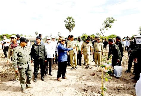 លោក ឧត្តមសេនីយ៍ទោ ឈាង ផា ន់ ណា រ៉ា ដឹកនាំ កម្លាំង ចូលរួម ដាំ កូន ឈើ នៅ ចំណុច តំបន់ អភិរក្ស