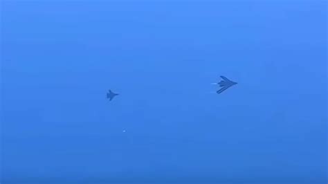 Китай изненада САЩ пусна в полет стелт самолет за който Пентагонът предполагаше че няма да е