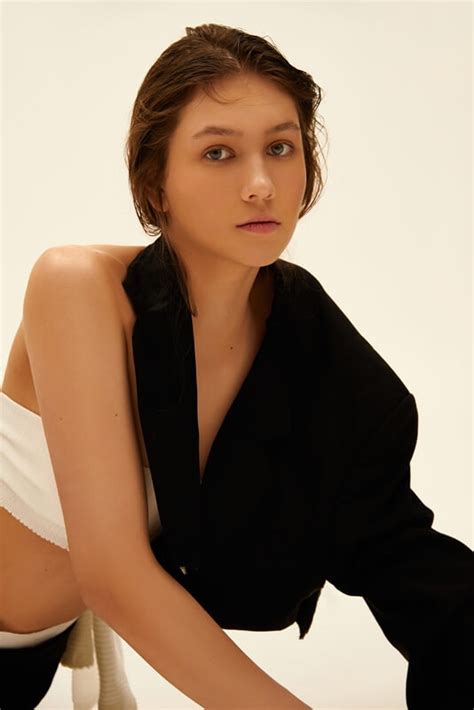 Nika B Oks Models