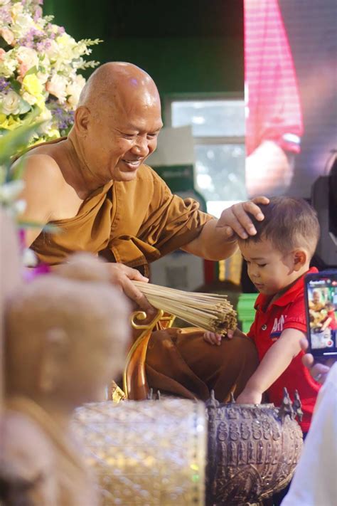 ร่วมทำบุญถวายสังฆทานวัดพระบาทน้ำพุ วัดพระบาทน้ำพุ ลพบุรี