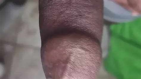 弹跳的深色非洲黑人鸡巴周围 xHamster