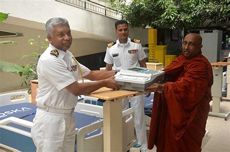 නාවික හමුදා රෝහලට වෛද්‍ය උපකරණ Lankadeepa Online