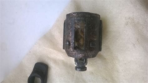 личинка крышки бензобака — Ford Fusion, 1,6 л, 2007 года | своими ...