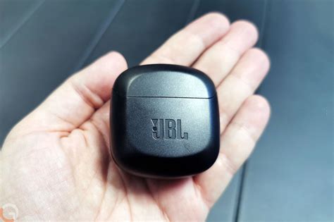 גאדג טי מסקר JBL Club Pro Plus חבילה עשירה של תכונות