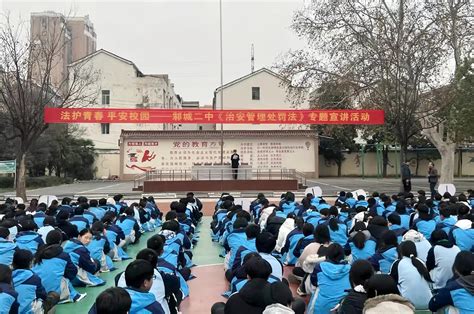 新法进校园，向欺凌说 不”！初中法治课为成长撑起 安全盾牌” 极目新闻