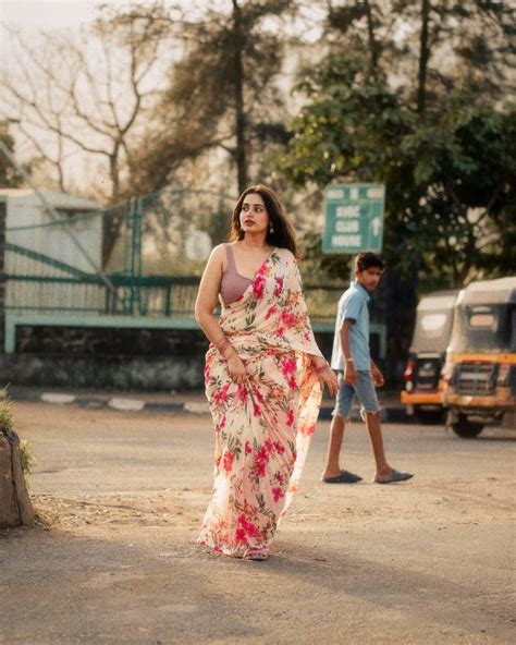 Ayesha Khan స్లీవ్ లెస్ డ్రెస్‌లో ఆయేషా ఖాన్‌ అందాల హొయలు Namasthe