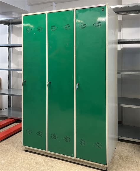 Garderobes Skapis Ar 3 Durvīm Noliktavu Pasaule