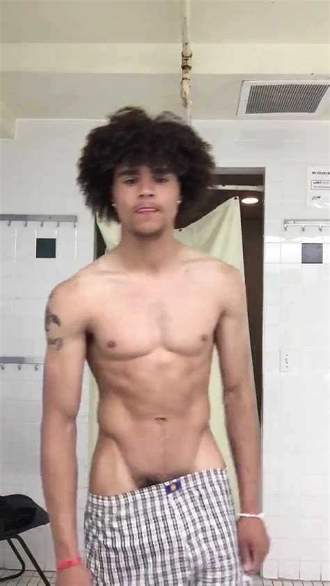 Light Skinned Twink Shows Off His Body In Italiano
