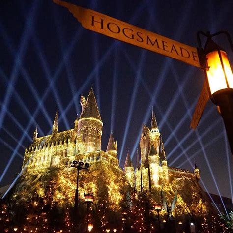 The Nighttime Lights At Hogwarts Castle Are Spectacular This