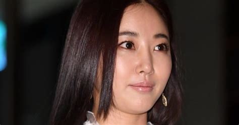 포토 김사랑 푹 파인 시스루 의상