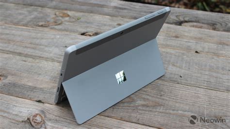 Unboxing And First Impressions Of Microsoft S Surface Go Neowin