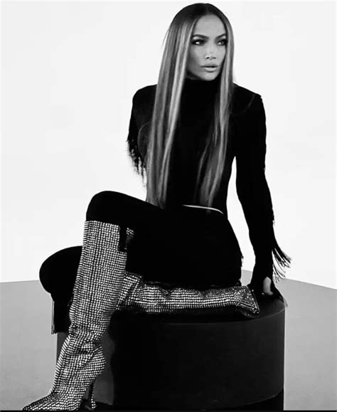 همکاری تبلیغاتی جنیفر لوپز با برند مشهور کفش