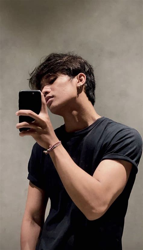 Pin Oleh Kung Cha Di แฟชั่นผู้ชาย Pose Pria Foto Diri Sendiri