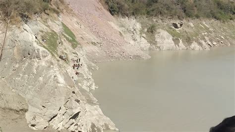 Accident In Ghumarwin सतलुज नदी में गिरी गाड़ी दो की मौत