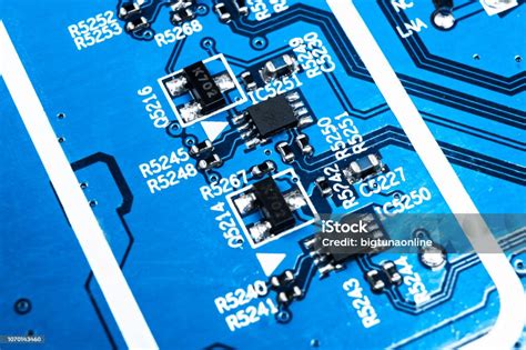 마이크로 칩 저항 및 전자 부품 Circuitboard의 매크로 샷 컴퓨터 하드웨어 기술입니다 통합된 통신 프로세서입니다 정보