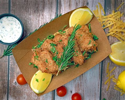 Instagood 감귤류 감자칩 감자튀김 게 골판지 접시 길거리 음식 딥핑 소스 랍스터 레몬 레몬 슬라이스 레몬 웨지 레스토랑 로즈마리 맛있는