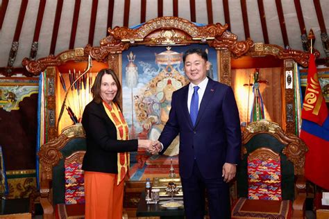 Ерөнхийлөгч У Хүрэлсүхэд Австралийн Парламентын Сенатын танхимын Ерөнхийлөгч бараалхлаа