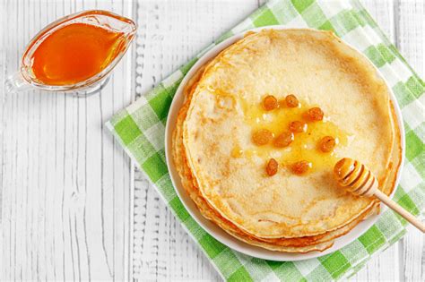 달콤한 맛 있는 팬 케 익과 꿀 건포도 음식 아침 식사 팬케이크 주의 개념 바로 위에 대한 스톡 사진 및 기타 이미지 바로 위 크레이프 팬케이크 0명 Istock