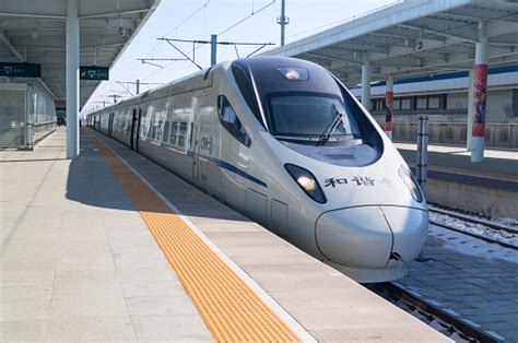 Yanjixi 역 길 림 중국 Crh 고속 탄환 열차의 보기 간쑤 성에 대한 스톡 사진 및 기타 이미지 간쑤 성 건축