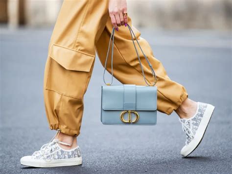 با شلوار کارگو چه کفشی بپوشیم؟ استایل با شلوار کارگو