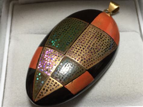 Yahooオークション 本鼈甲 黒甲 K18 金蒔絵 螺鈿 デザインペンダン