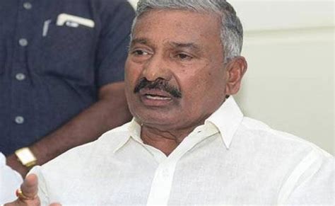 అభ్యర్థులు దళారులను నమ్మి మోసపోవద్దు మంత్రి పెద్దిరెడ్డి