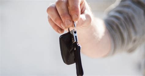 Cara Ganti Baterai Remote Mobil Yang Benar Dan Mudah