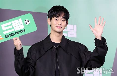 [e포토] 김수현 아이유 응원 왔어요