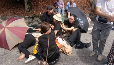 2 Passengers Dead After Tour Bus Loses Control And Overturns In Genting